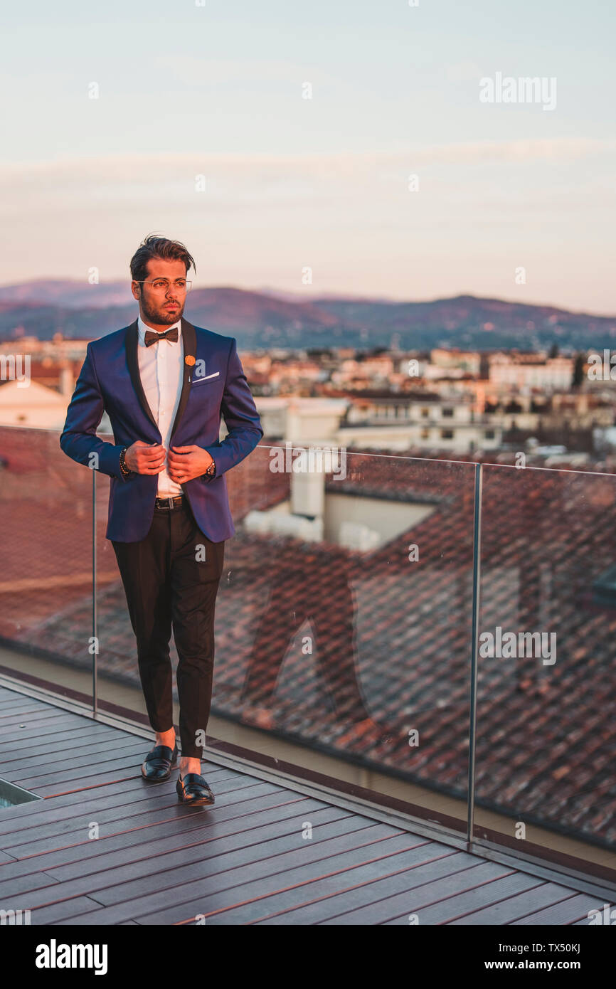 Man on roof hi-res stock photography and images - Alamy