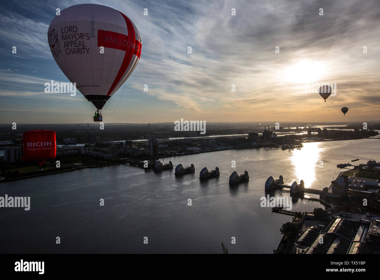 Lord Mayor's Hot Air Balloon Regatta 2019 across the London skyline ...