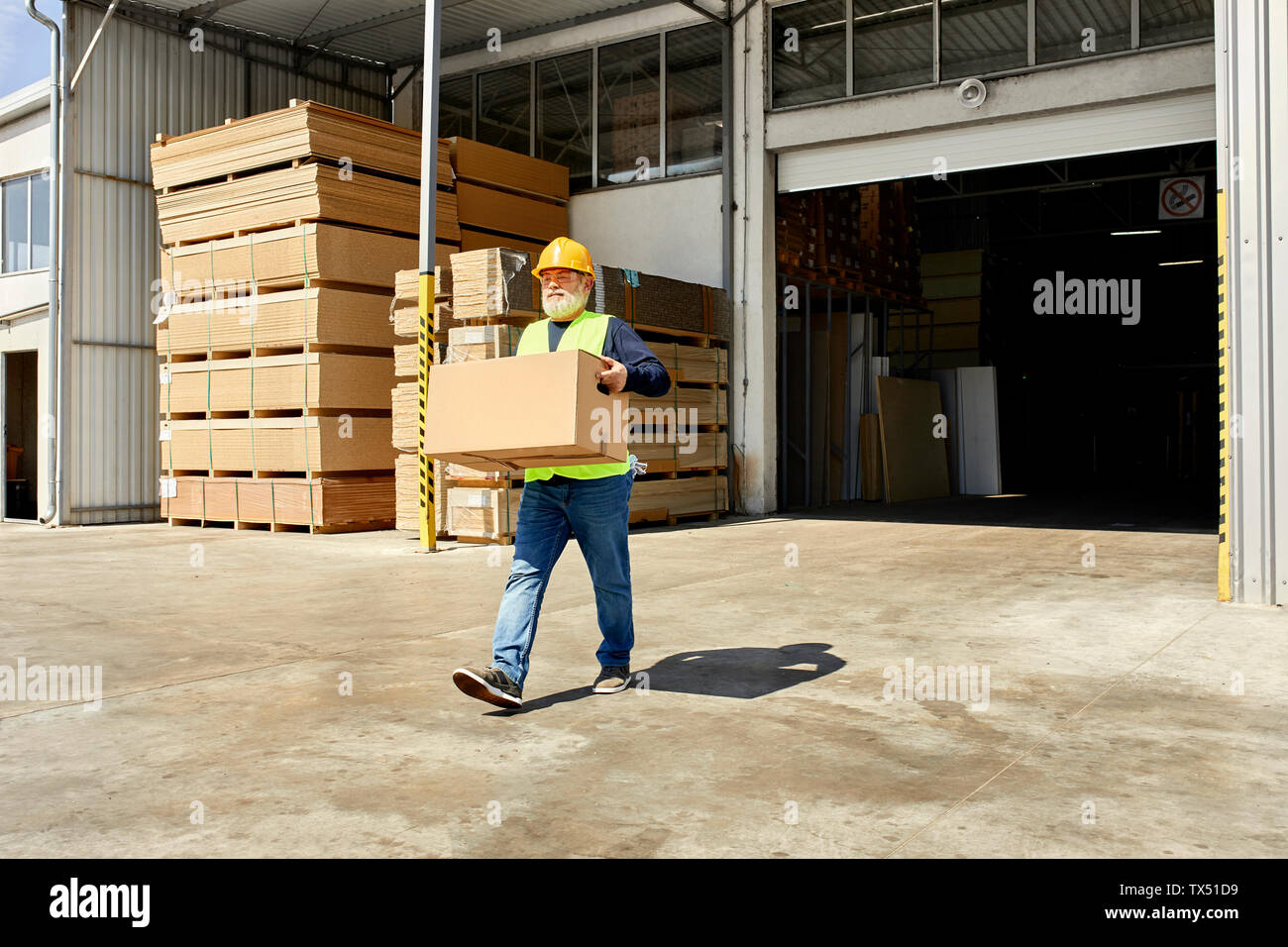 Cardboard box plant protection hi-res stock photography and images - Alamy
