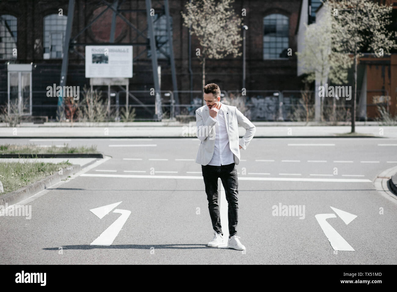 Left and right arrow arrows hi-res stock photography and images - Alamy