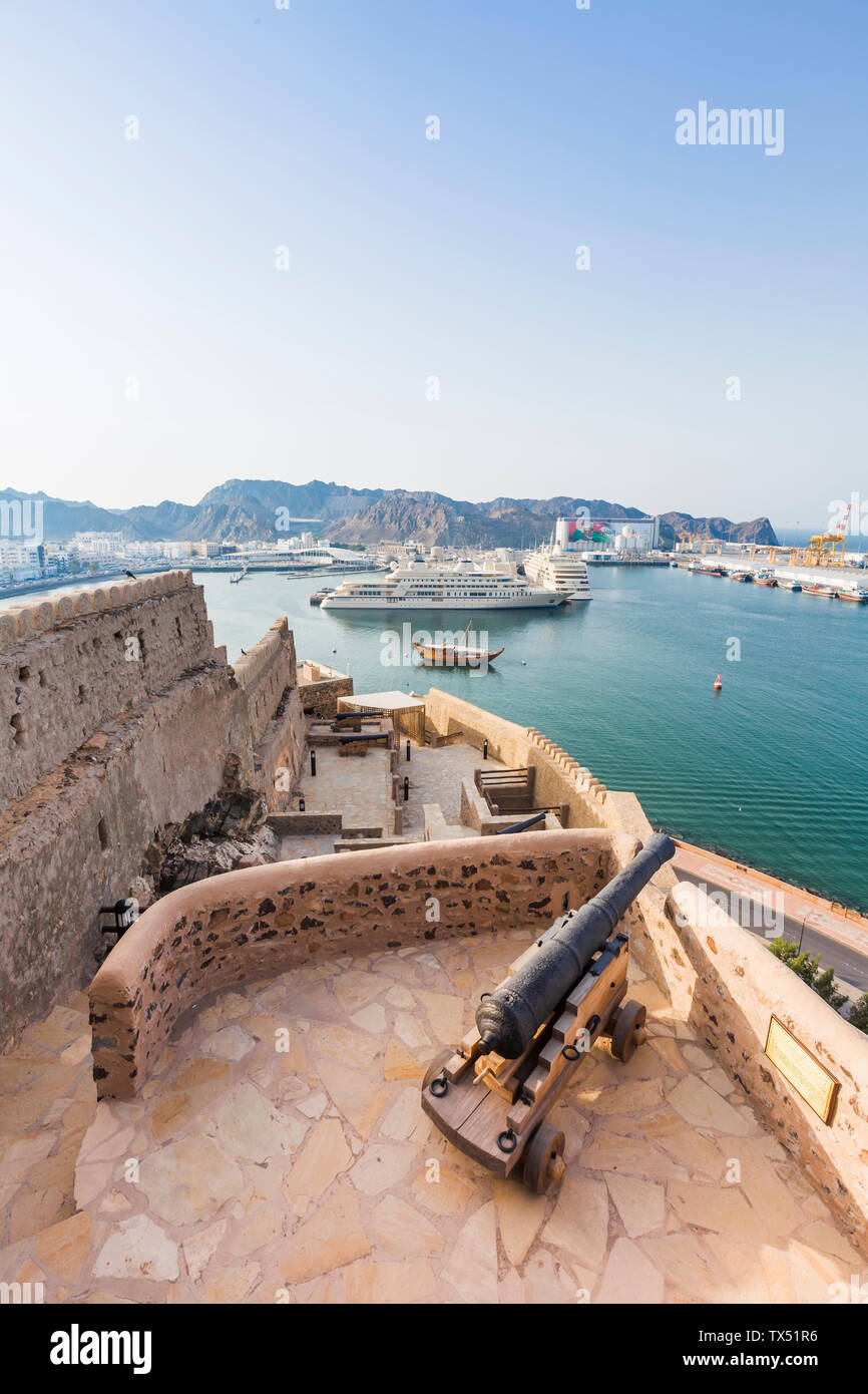 Mutrah fort hi-res stock photography and images - Alamy