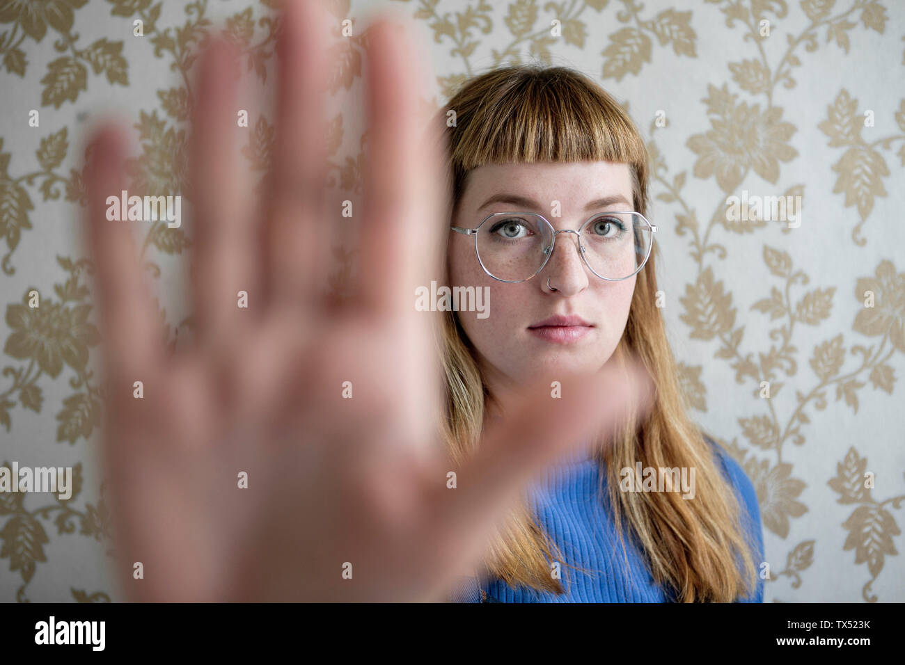 Showing your hand hi-res stock photography and images - Alamy
