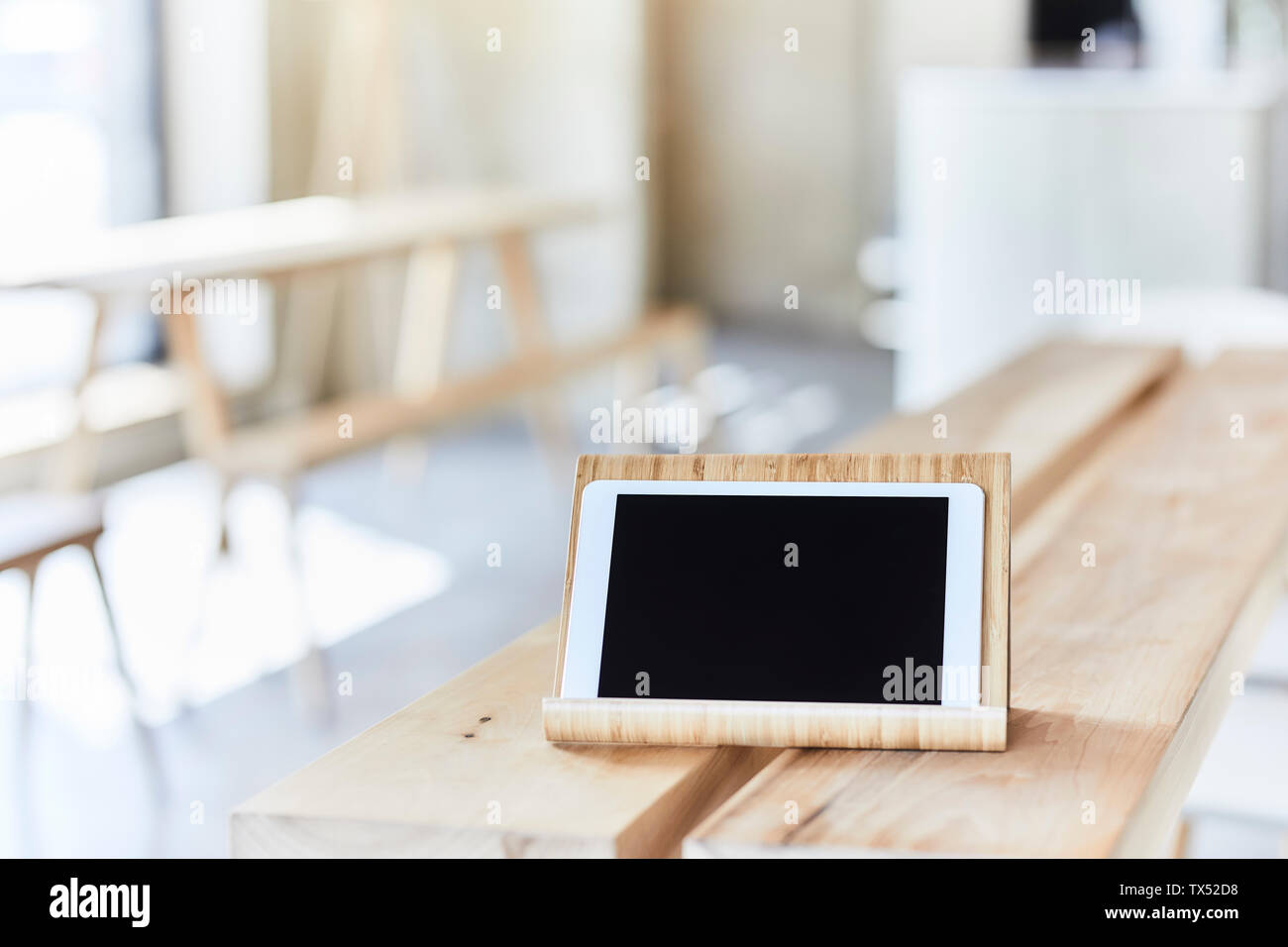 Blank bench hi-res stock photography and images - Alamy