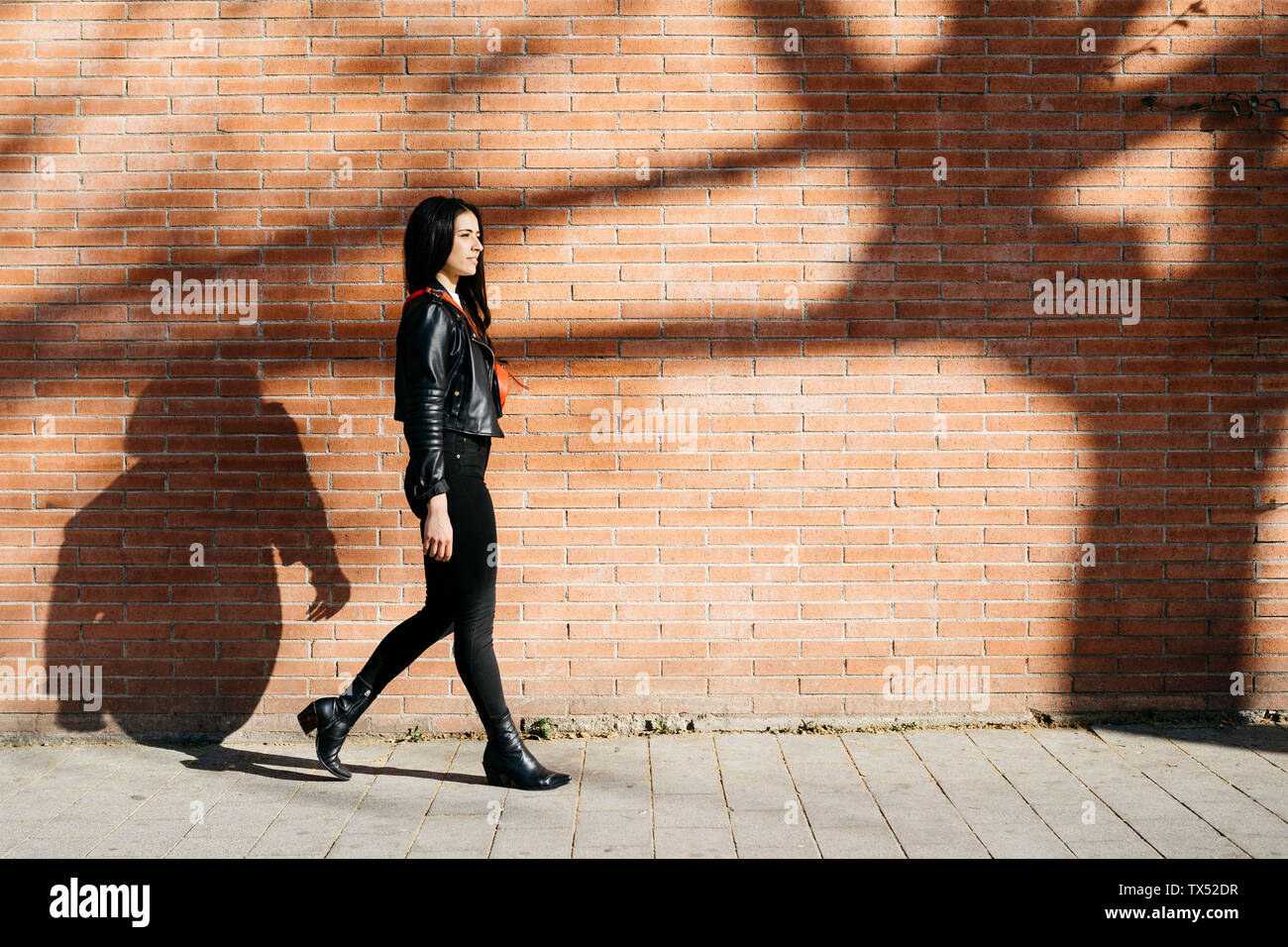Side view shadow walking hi-res stock photography and images - Alamy