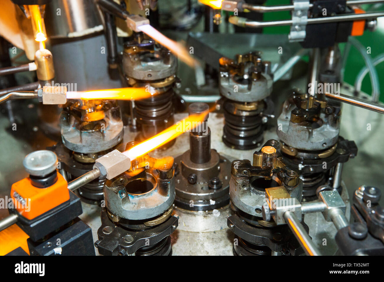 Glass bottle factory heat hi-res stock photography and images - Alamy