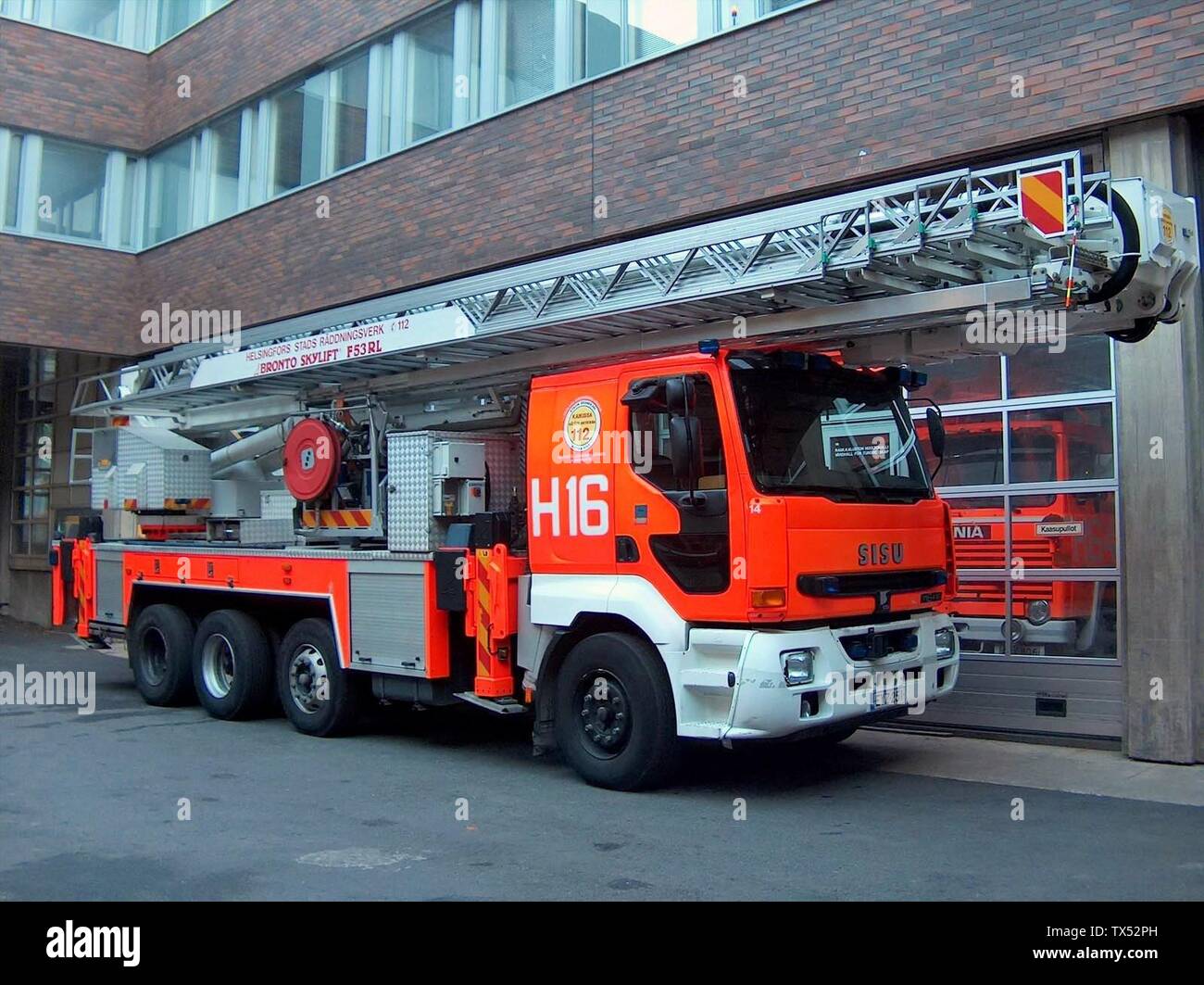 Aerial platform hi-res stock photography and images - Alamy