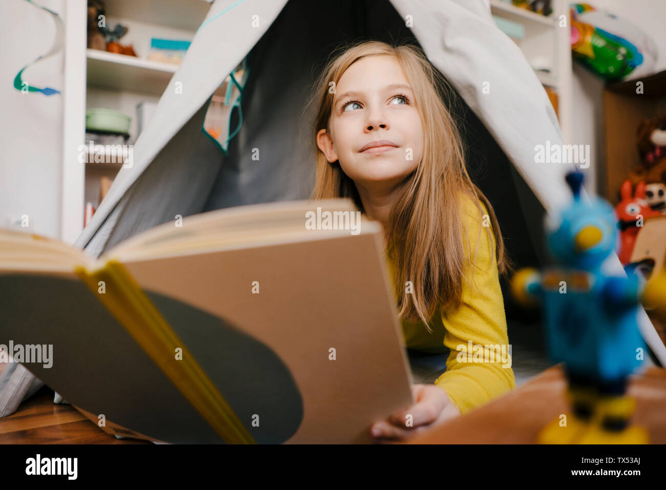 Childrens reading book hi-res stock photography and images - Alamy