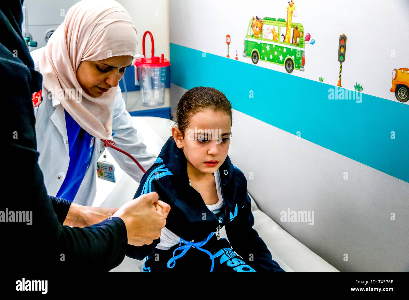Doctors posture hi-res stock photography and images - Alamy
