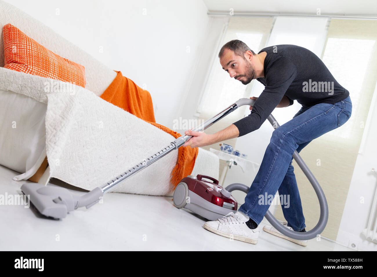 Man vacuuming hi-res stock photography and images - Alamy