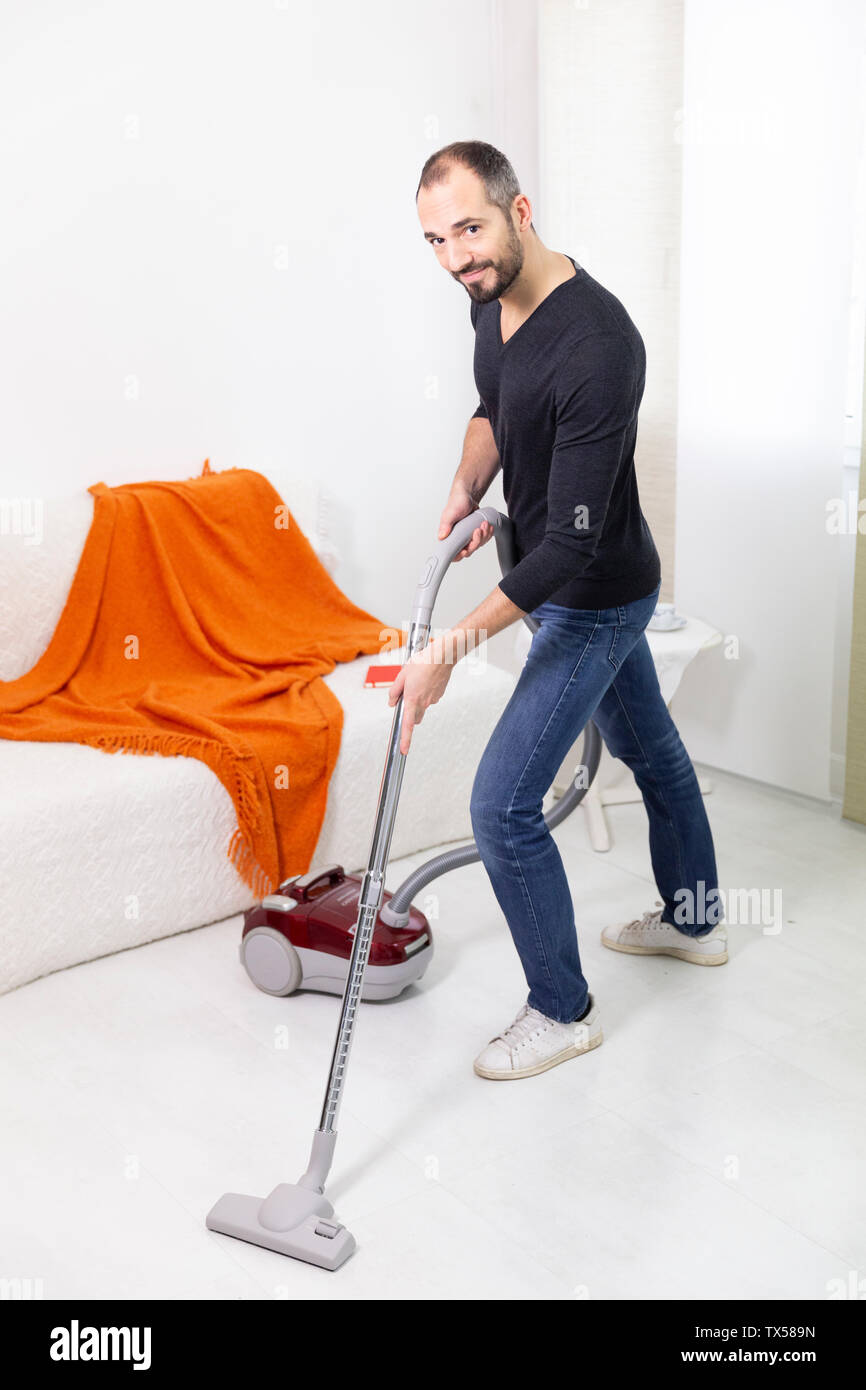 Man vacuuming hi-res stock photography and images - Alamy