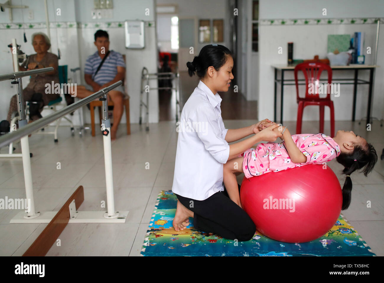 Vietnamese traditional medicine clinic Stock Photo - Alamy