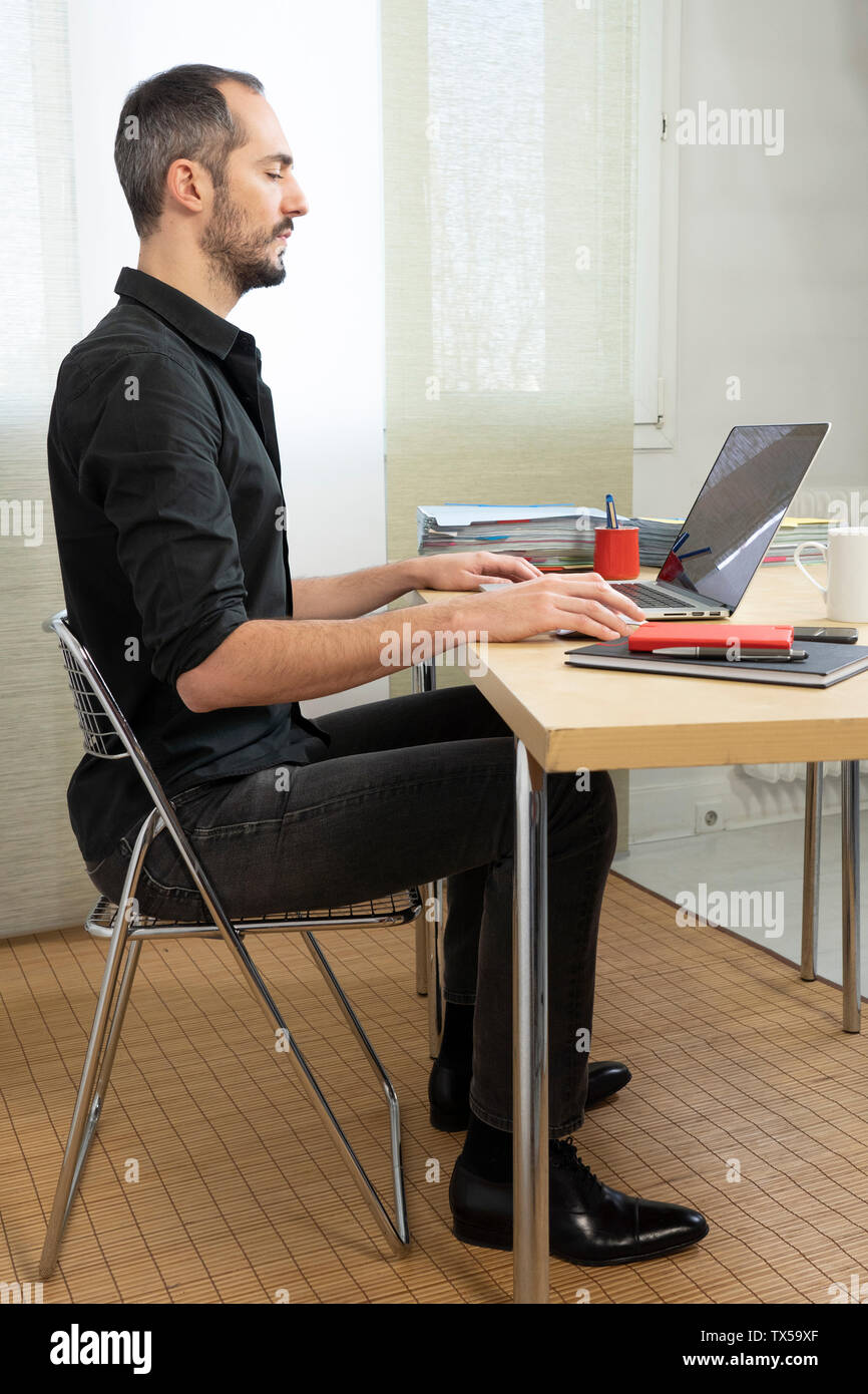 Spinal posture hi-res stock photography and images - Alamy