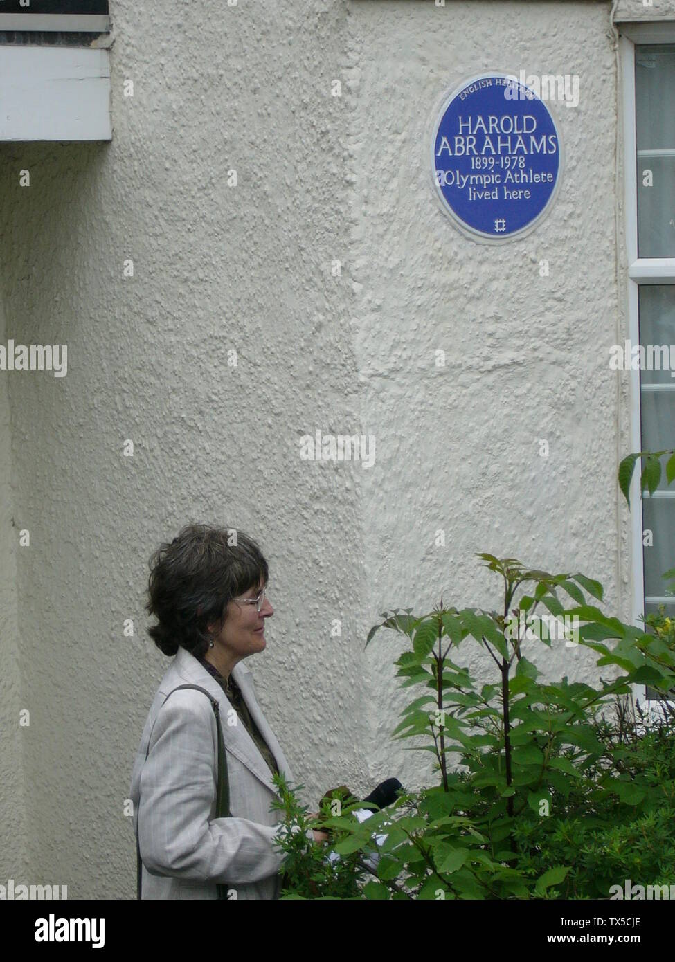 Blue plaque unveiling hi-res stock photography and images - Alamy