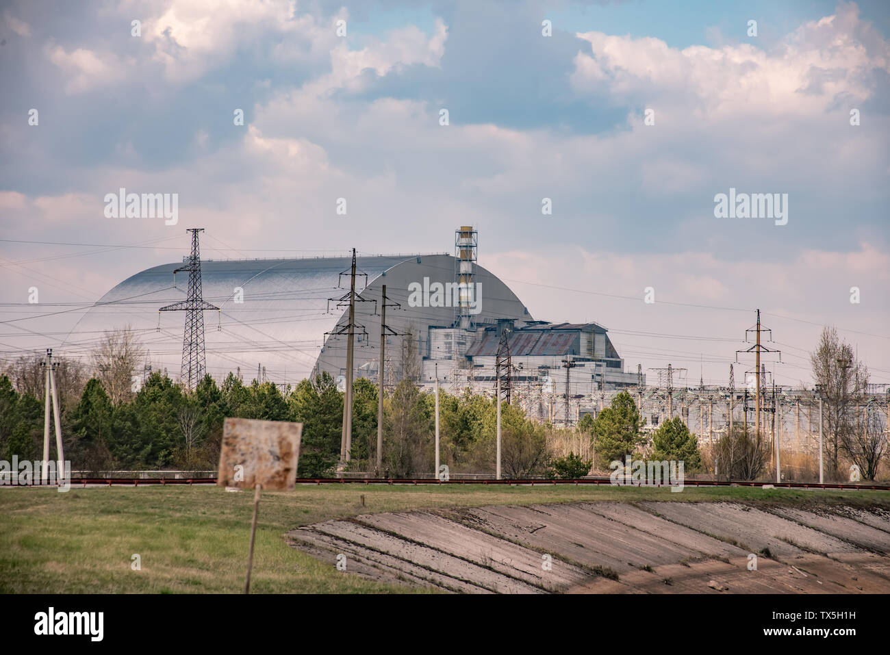 fourth block of Chernobyl nuclear power plant with new Arch shelter ...