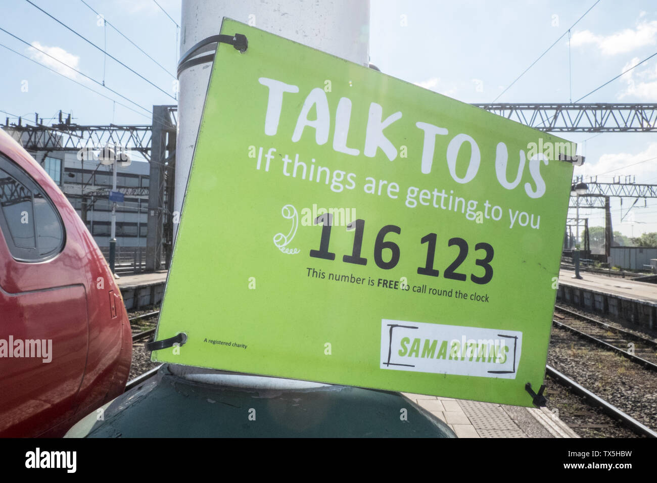 Samaritans sign at station hi-res stock photography and images - Alamy