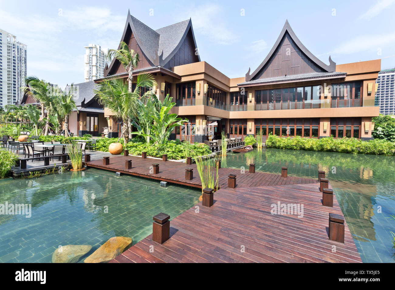 pathway to resort building Stock Photo - Alamy
