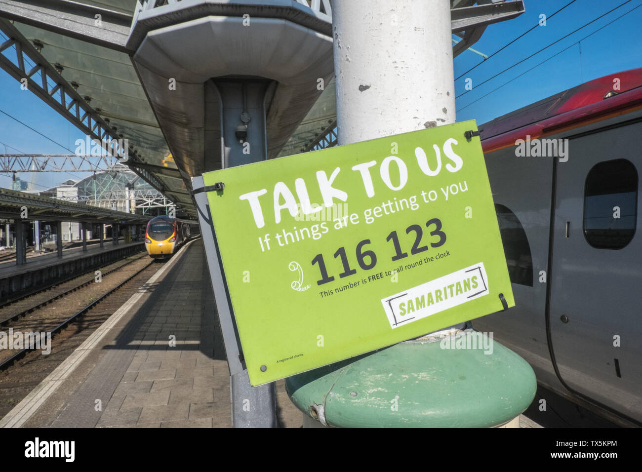 Manchester piccadilly train station sign hi-res stock photography and ...