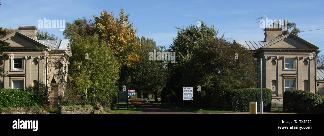 Lodges at the entrance to horton house hi-res stock photography and ...