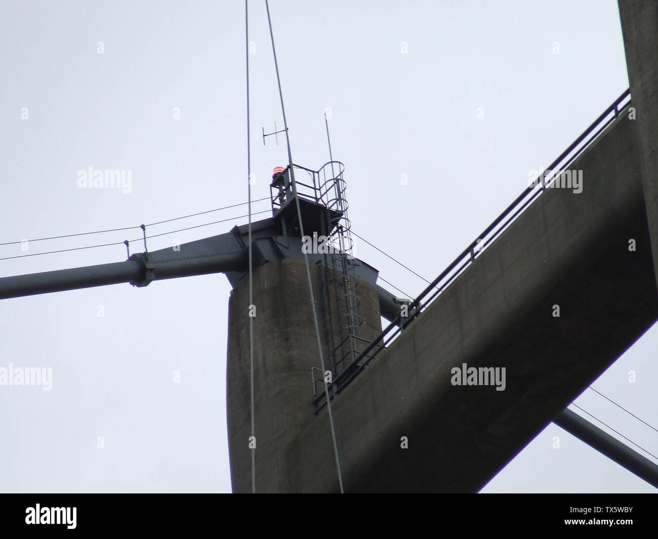 A Close Up Of The Humber Bridge High Resolution Stock Photography and ...