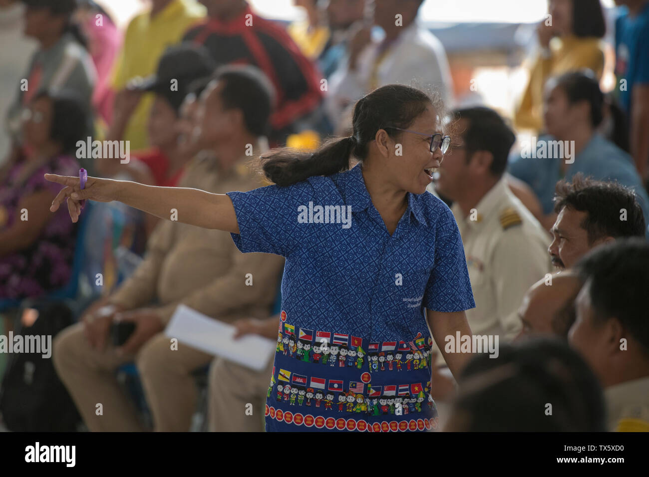 Thai woman in crowd Stock Photo - Alamy