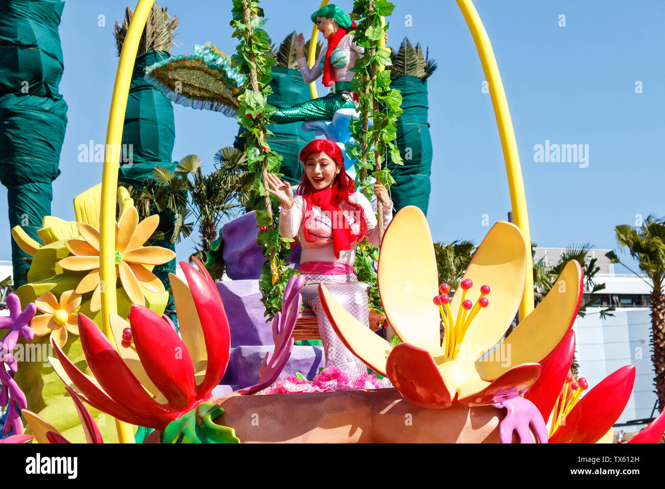 Shanghai Haichang Ocean Park float parade Stock Photo - Alamy