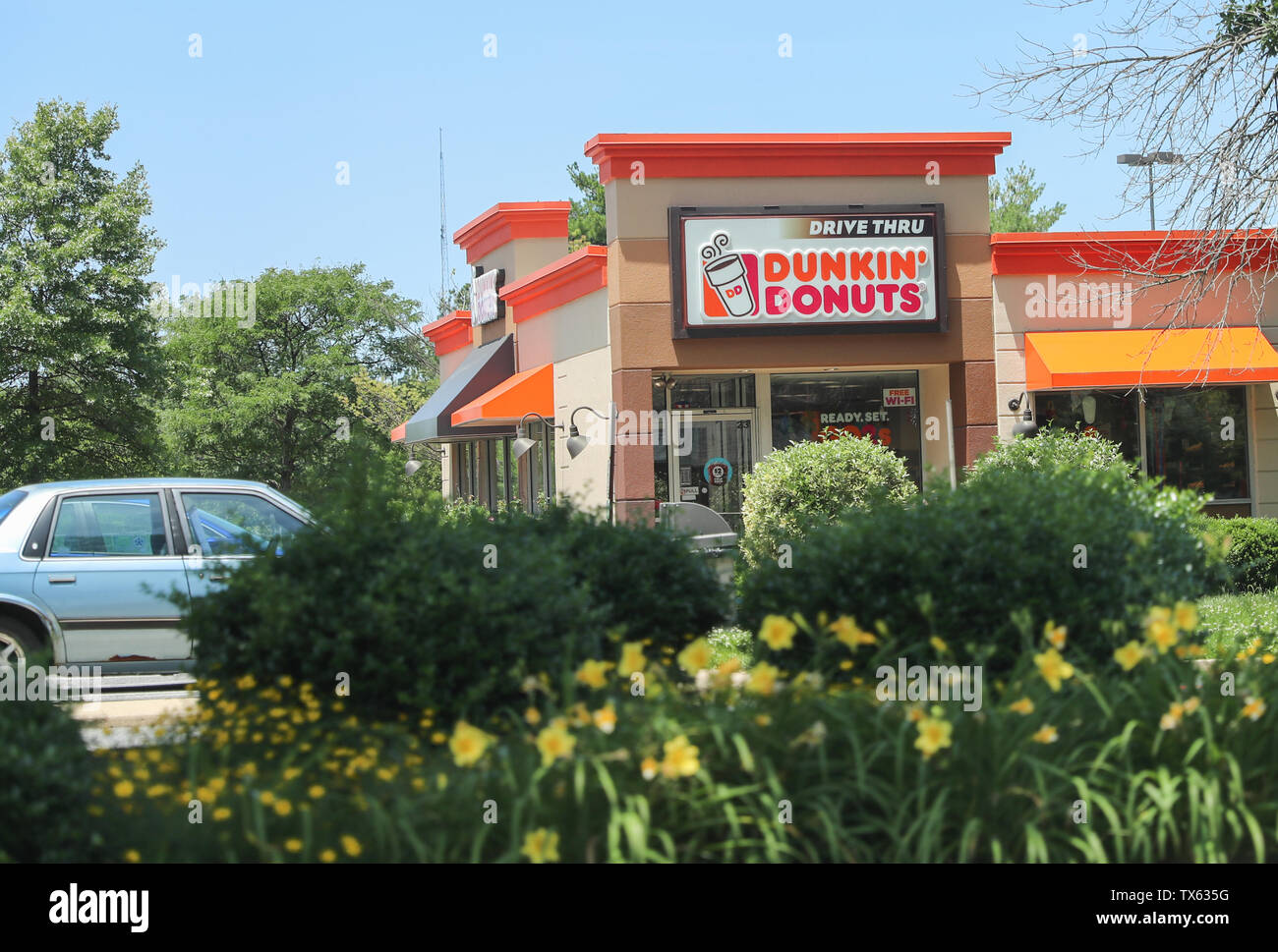 Dunkin donuts exterior hi-res stock photography and images - Alamy
