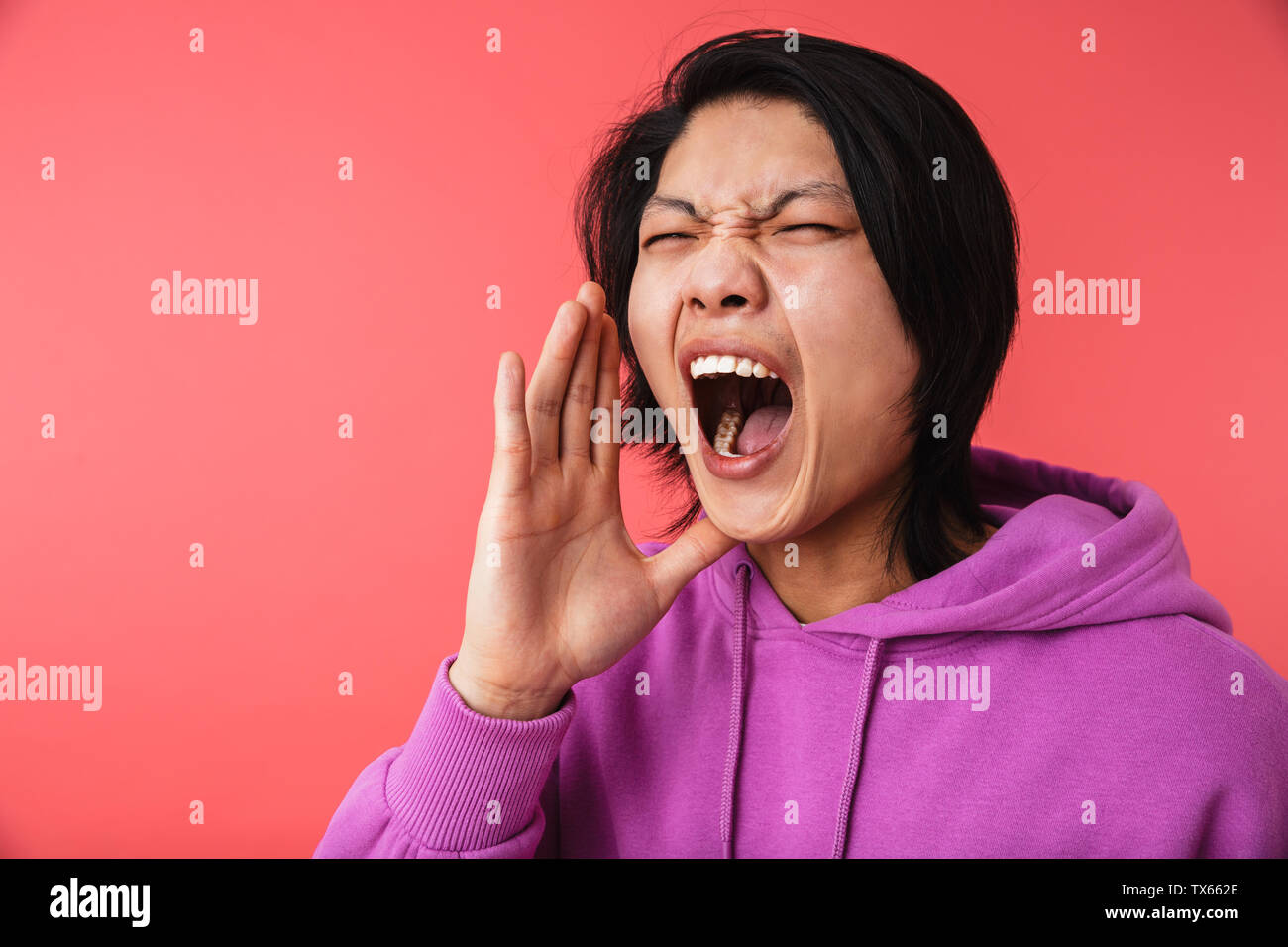Photo closeup of angry asian guy 20s wearing sweatshirt screaming while ...