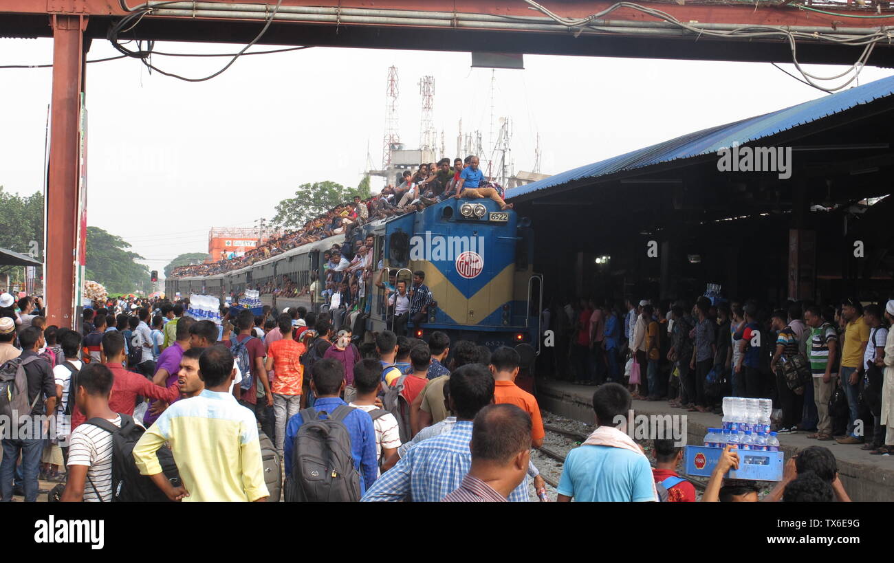 Eid Journey by train with life risk ,03 jun 2019 Dhaka Bangladesh ...