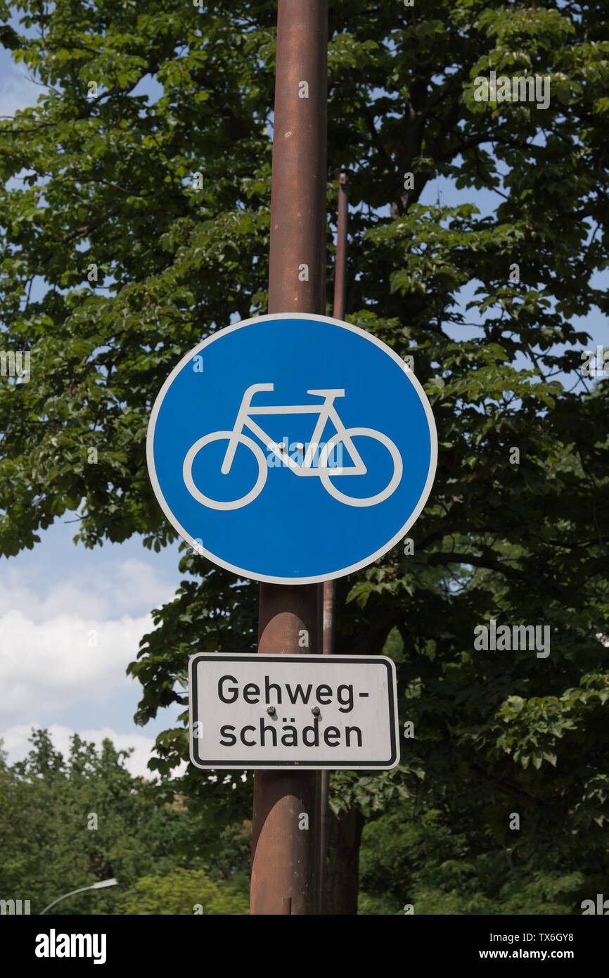Berlin germany traffic signs bicycle hi-res stock photography and ...