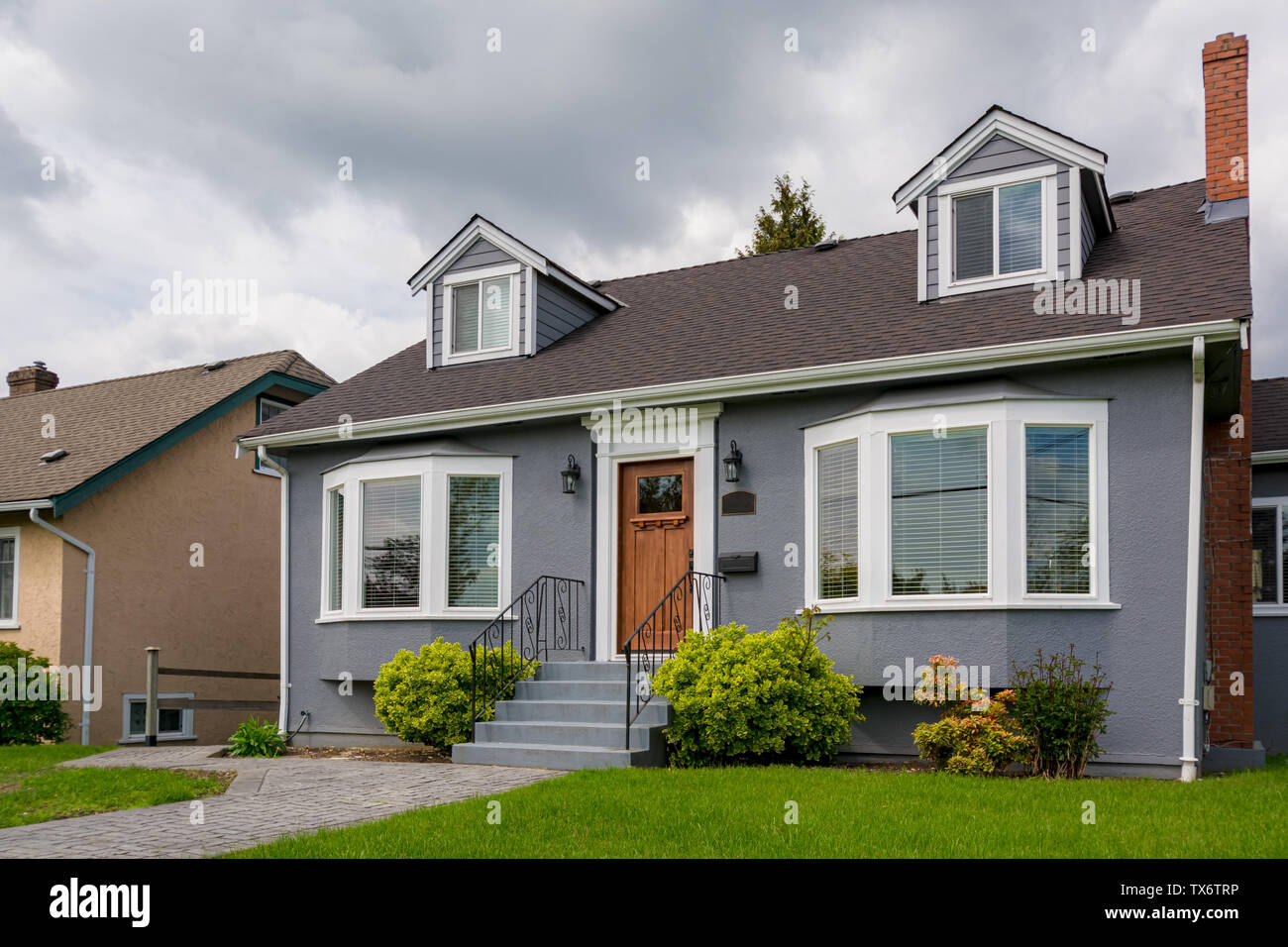 Average residential house with green lawn on cloudy day in Canada Stock ...