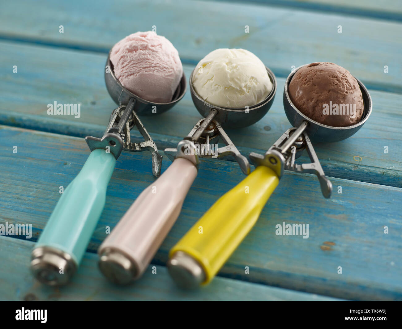 ice cream scoops Stock Photo - Alamy