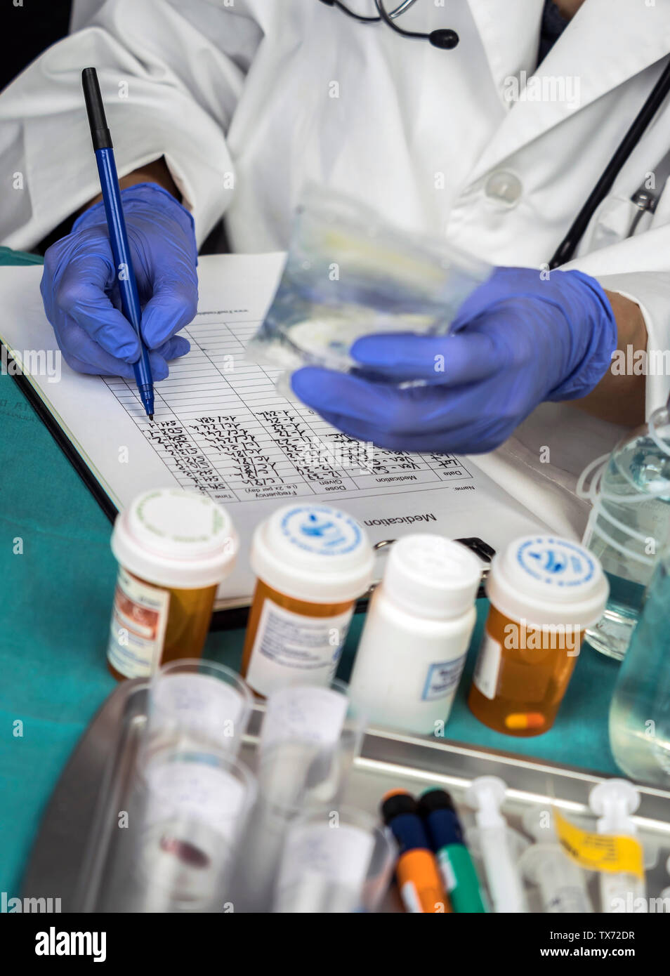 Nurse writes dose for patient in a hospital, conceptual image Stock ...
