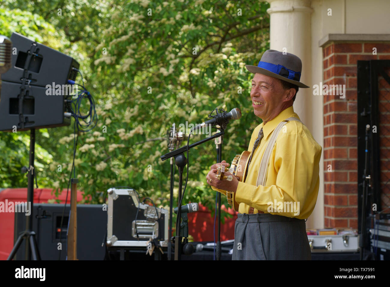 George Formby High Resolution Stock Photography and Images - Alamy