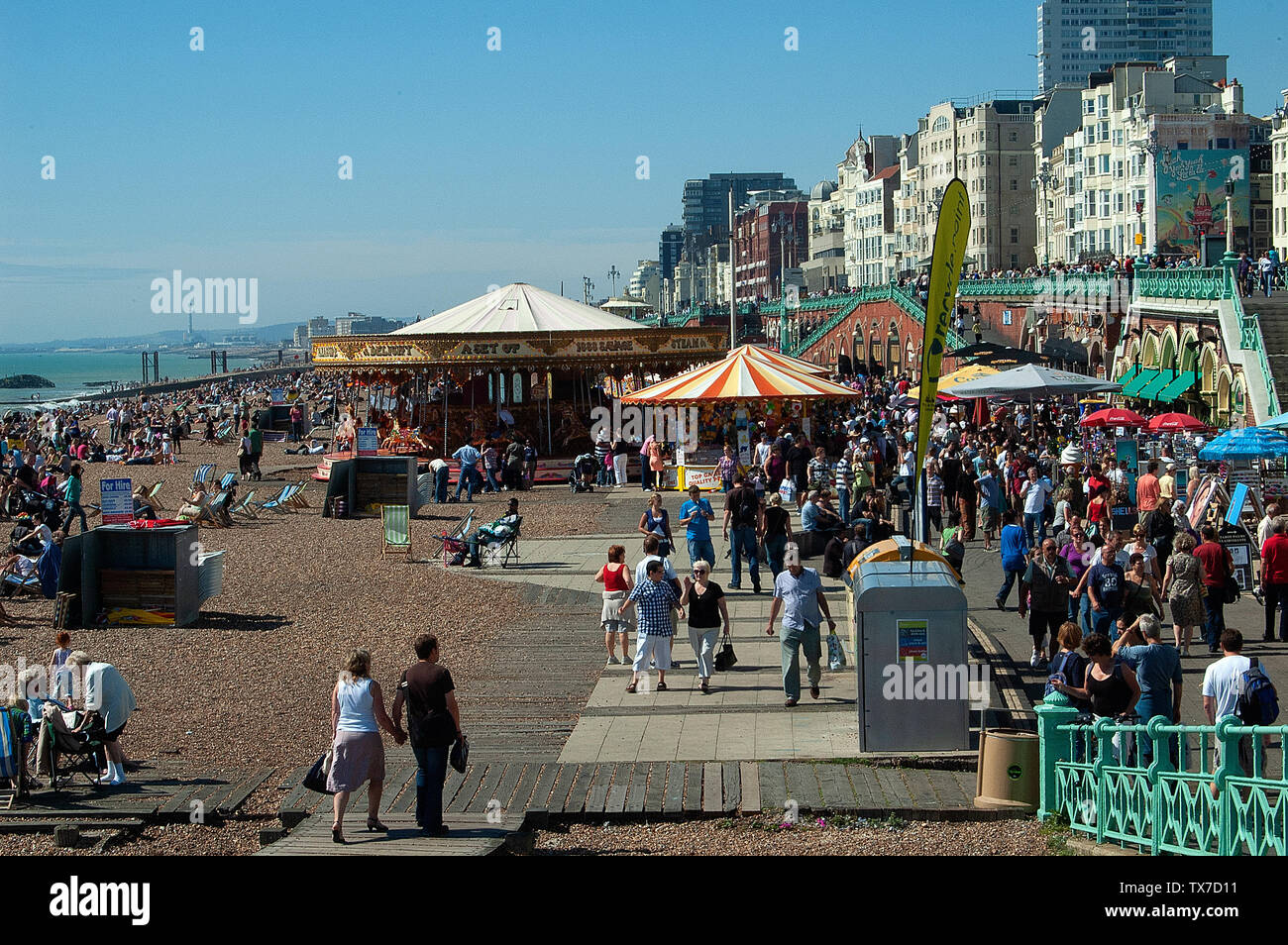 Brighton seafront stalls hi-res stock photography and images - Alamy