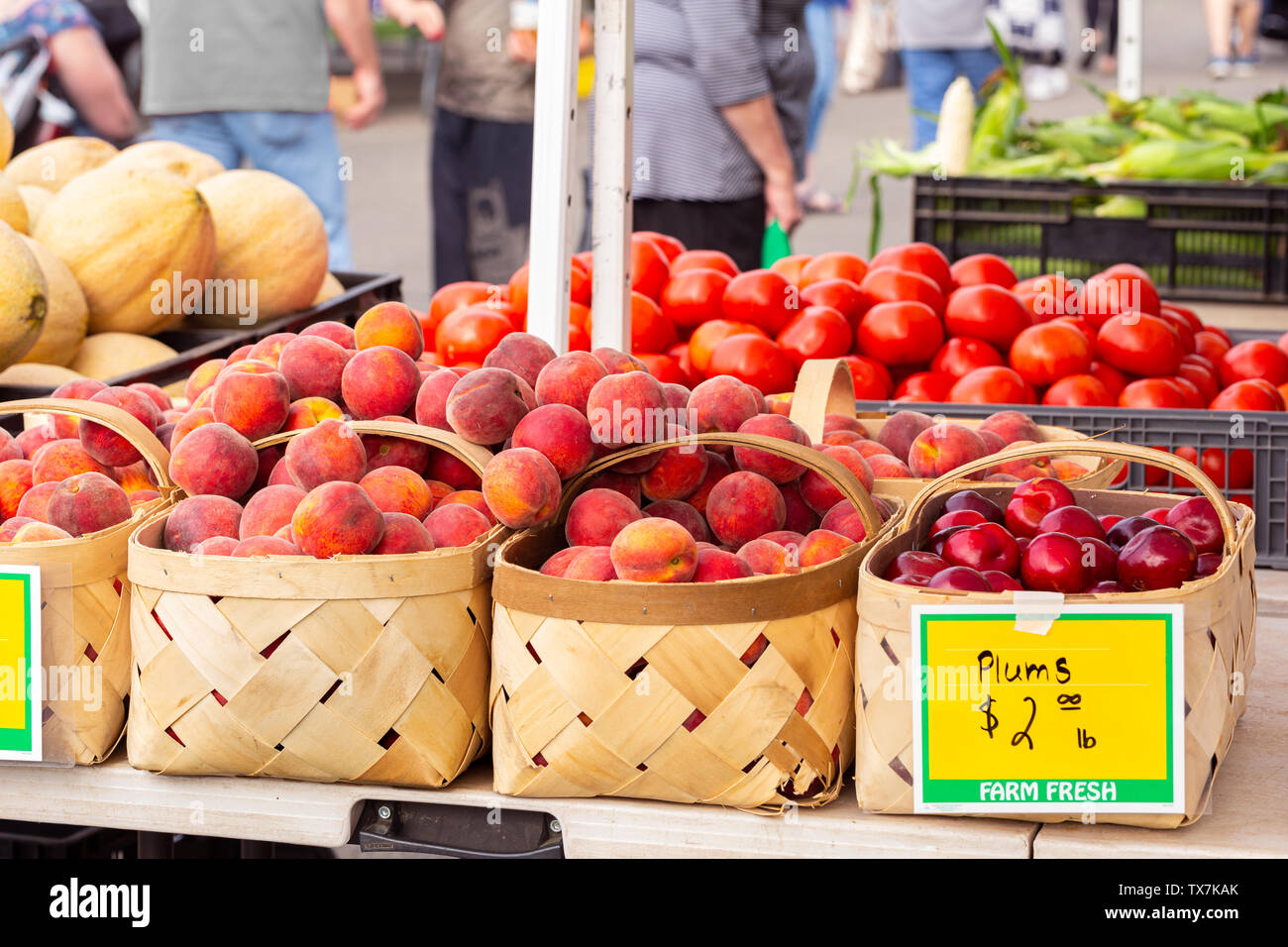 Peaches and other produce at a community farmer's market Stock Photo ...