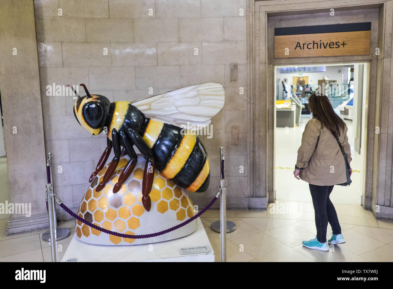 Manchester bee hi-res stock photography and images - Alamy