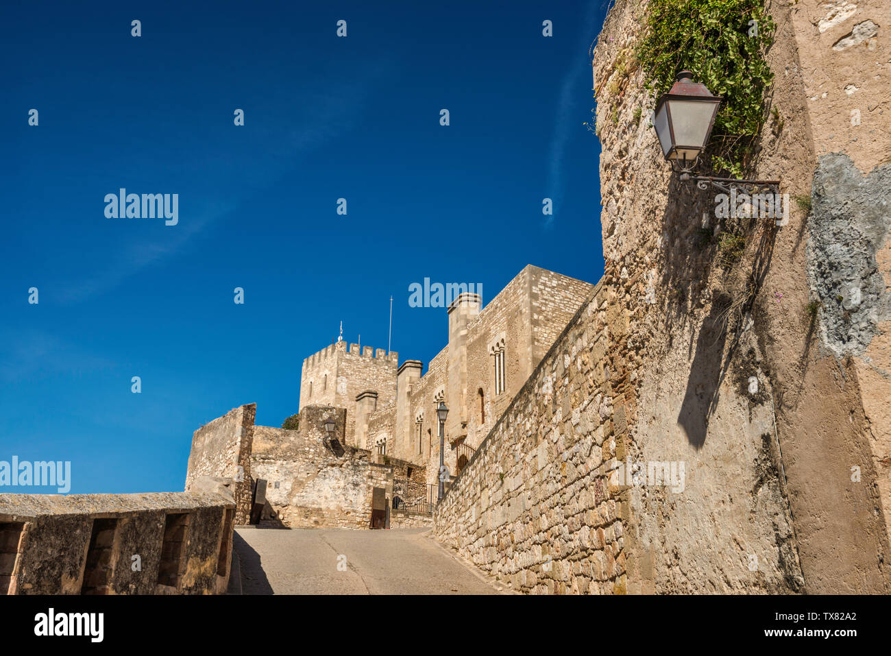 Castell medieval hi-res stock photography and images - Alamy