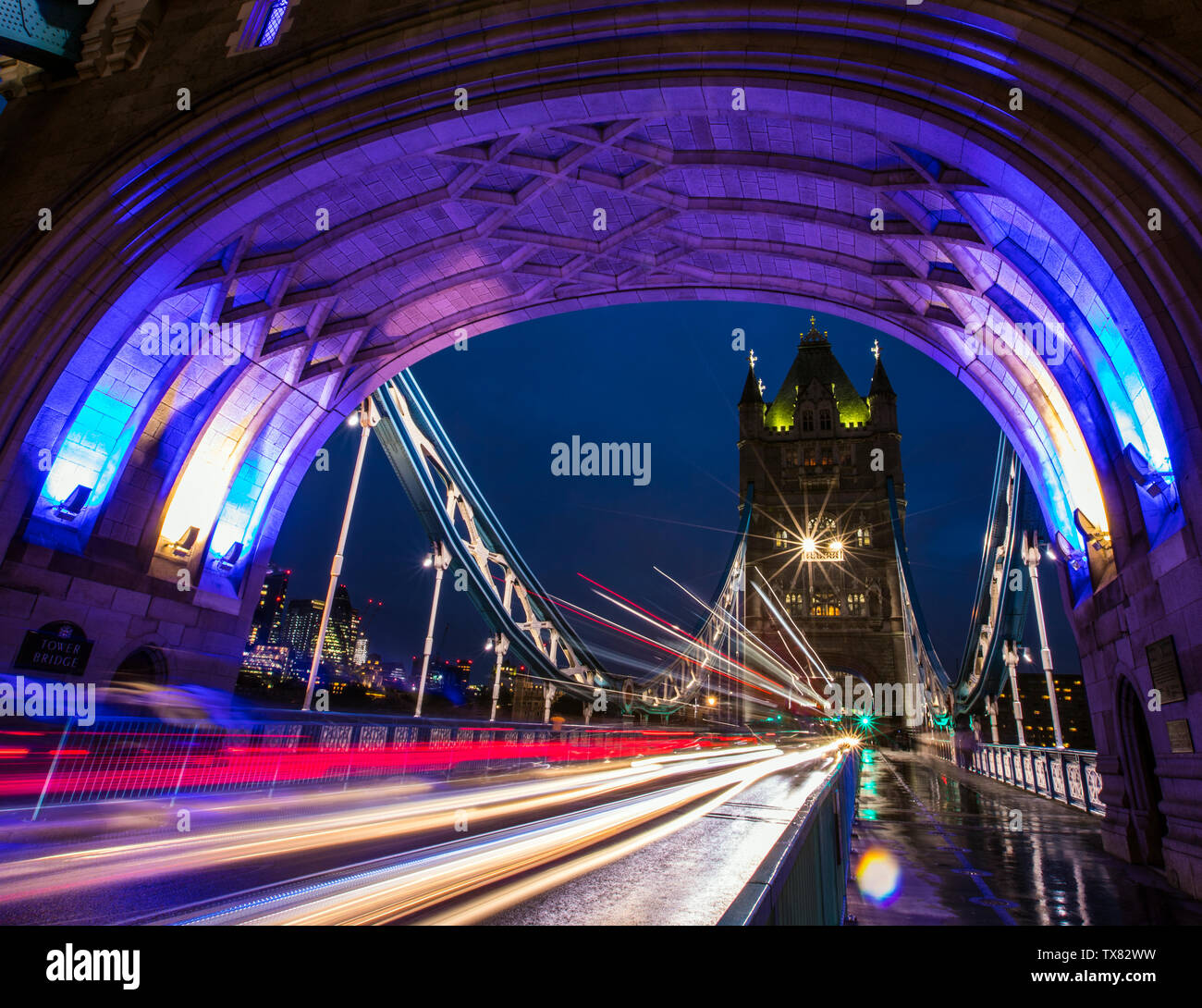 Driving on tower bridge london hi-res stock photography and images - Alamy