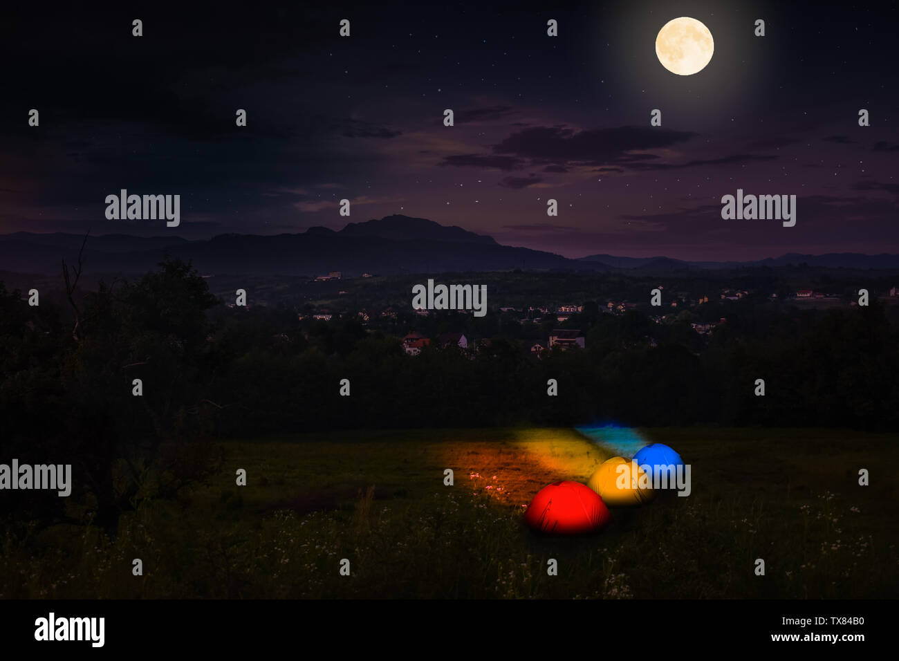 Campfire full moon hi-res stock photography and images - Alamy