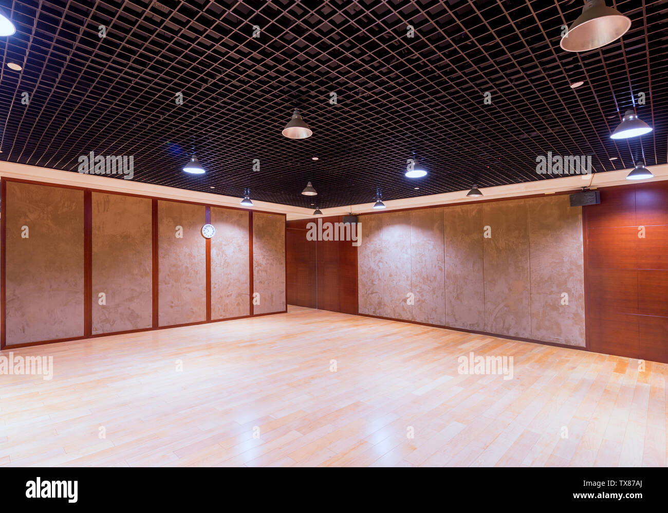 Empty gymnasium interior Stock Photo - Alamy