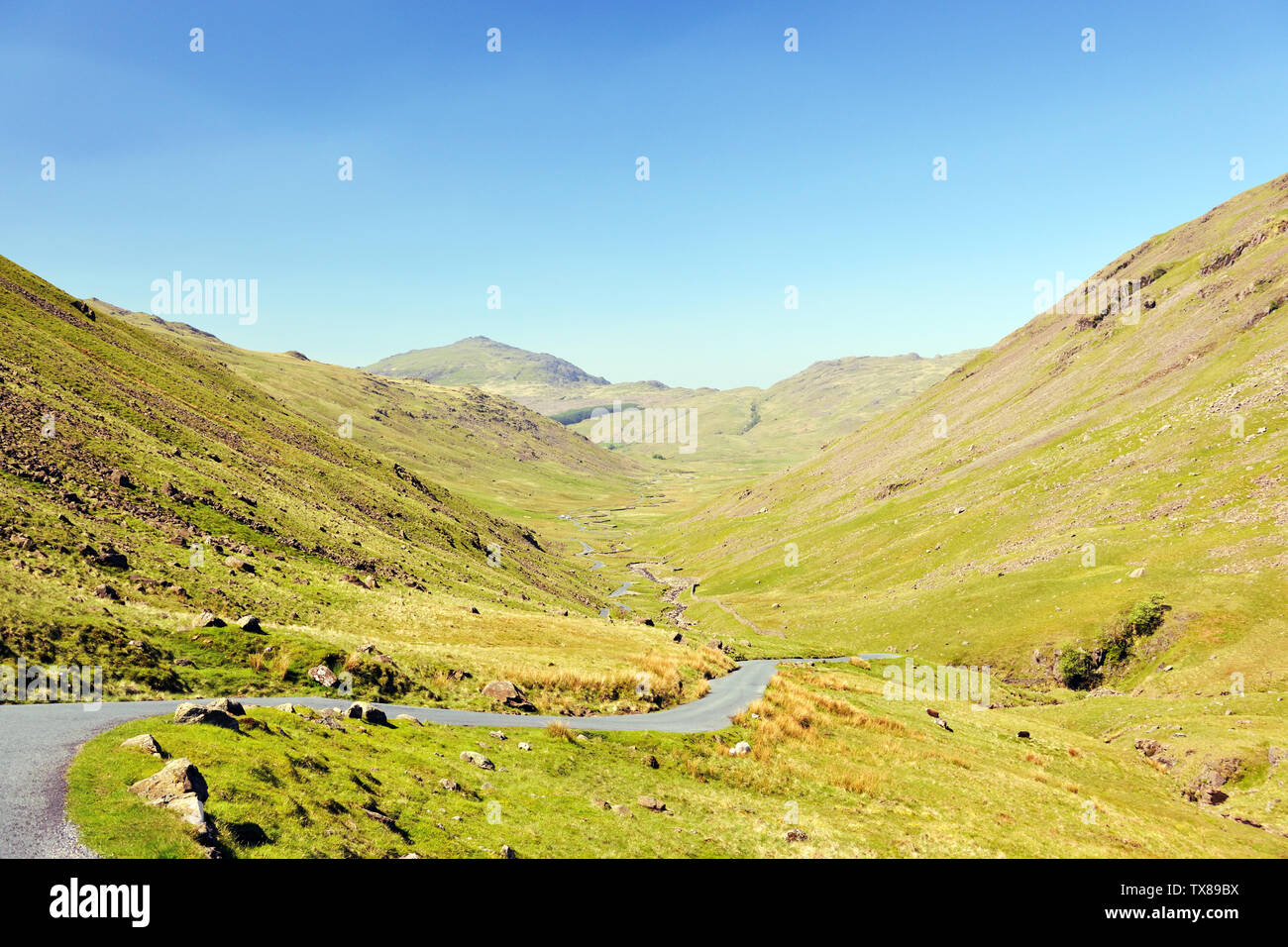 Top of Wrynose pass, looking down on Wrynose Bottom, Cumbria Stock ...