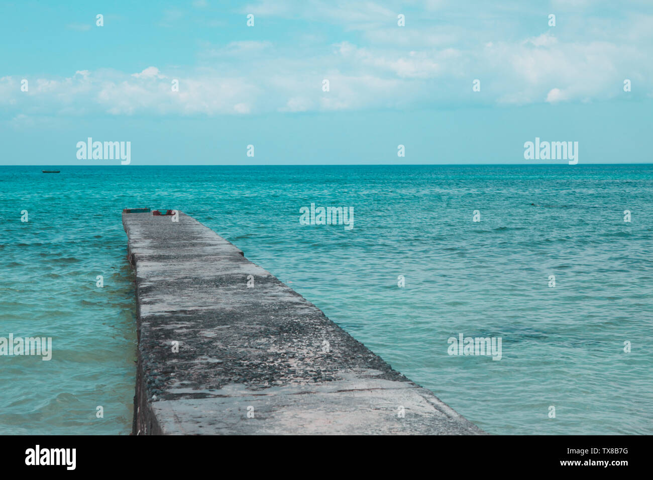 Pier in the Caribbean ocean Stock Photo - Alamy