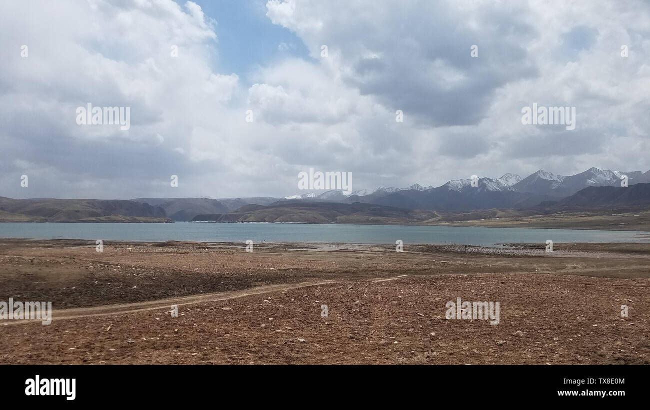 The qinghai tibet plateau and no mans land hi-res stock photography and ...