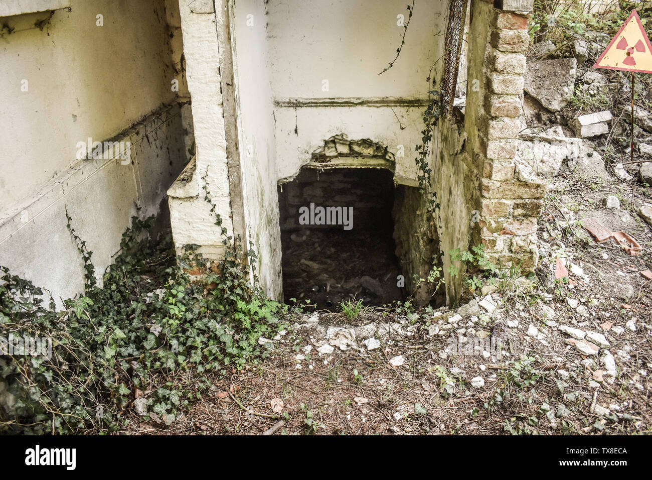 Just discover hidden underground rooms behind the broken wall of the ...