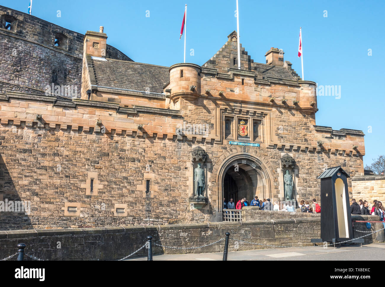 Entrance to edinburgh castle hi-res stock photography and images - Alamy