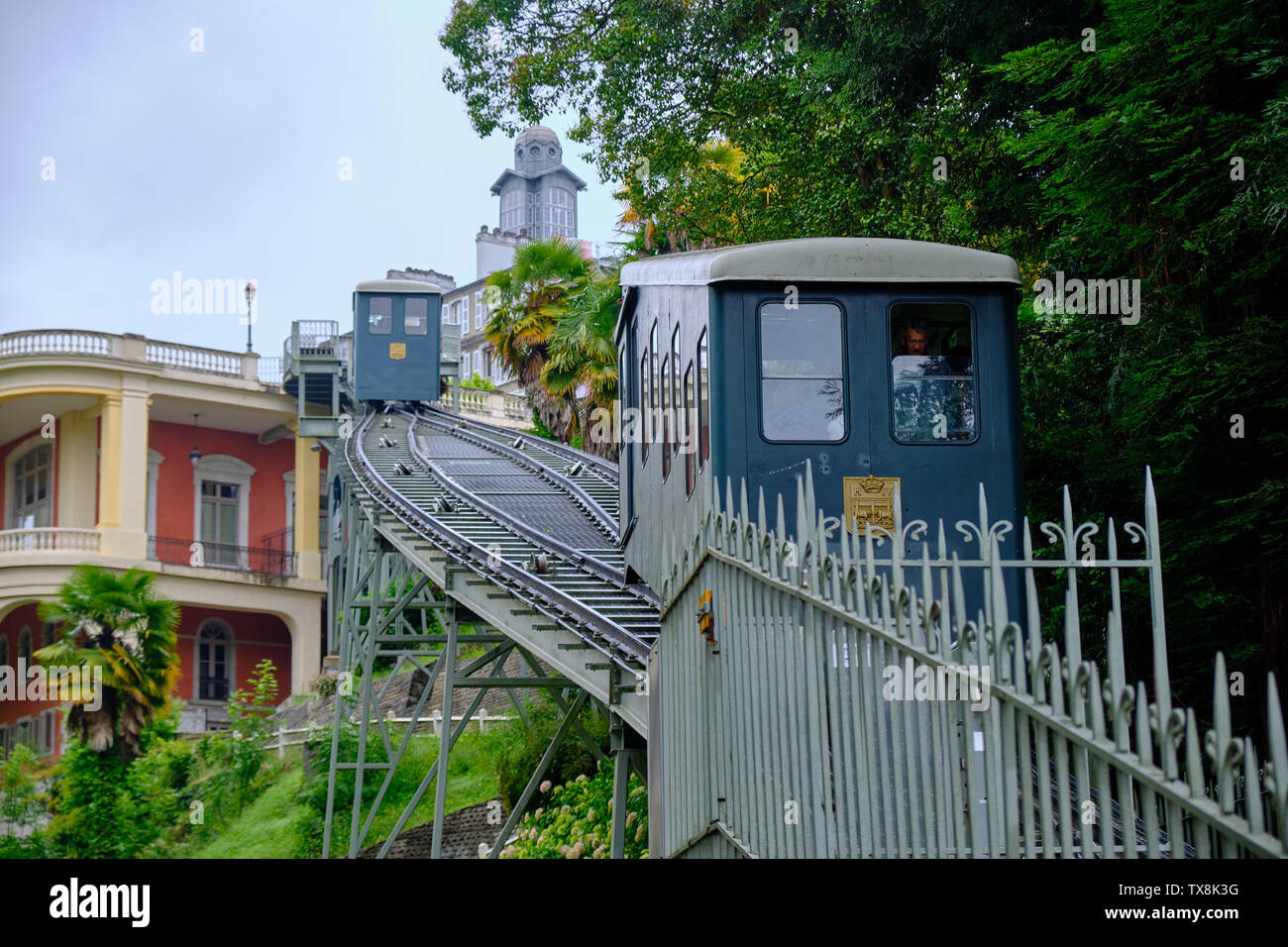 Free commuter train hi-res stock photography and images - Alamy