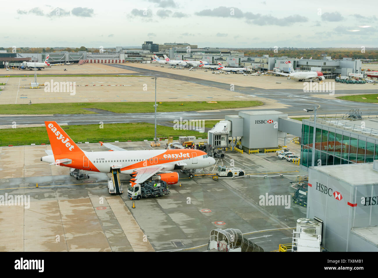 Gatwick airport exterior hi-res stock photography and images - Alamy
