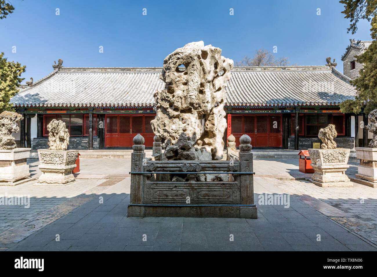 Taihu stone hi-res stock photography and images - Alamy
