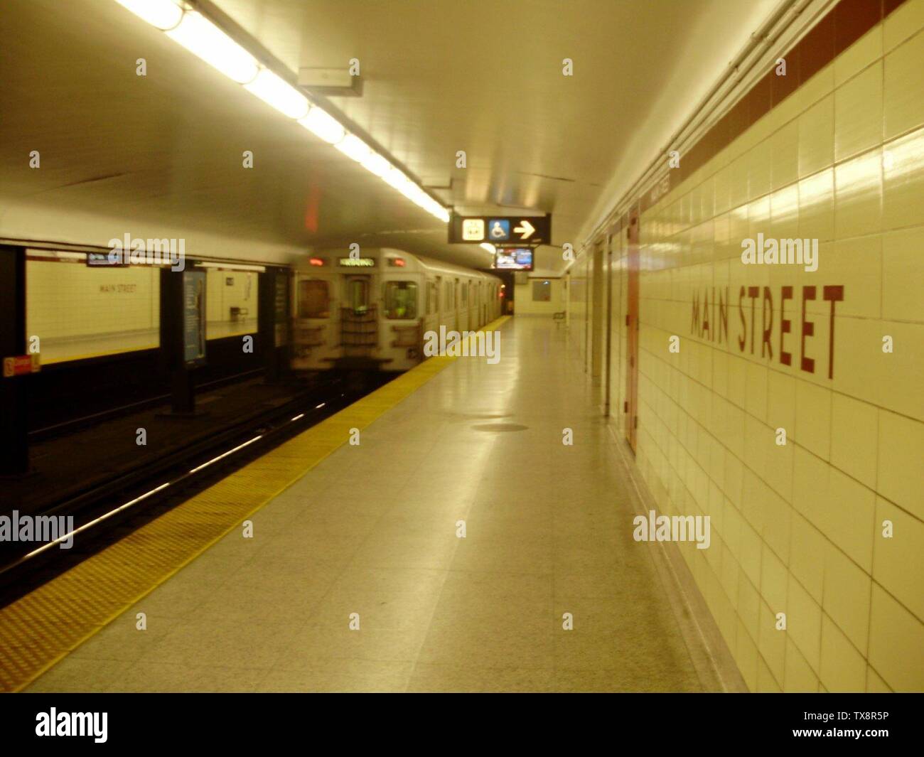 Platform 3 hi-res stock photography and images - Alamy