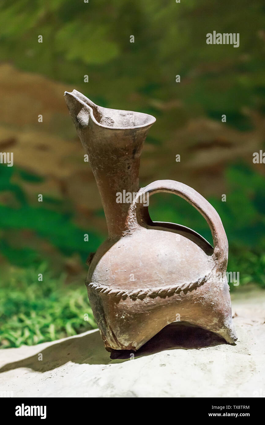Dawenkou pottery hi-res stock photography and images - Alamy